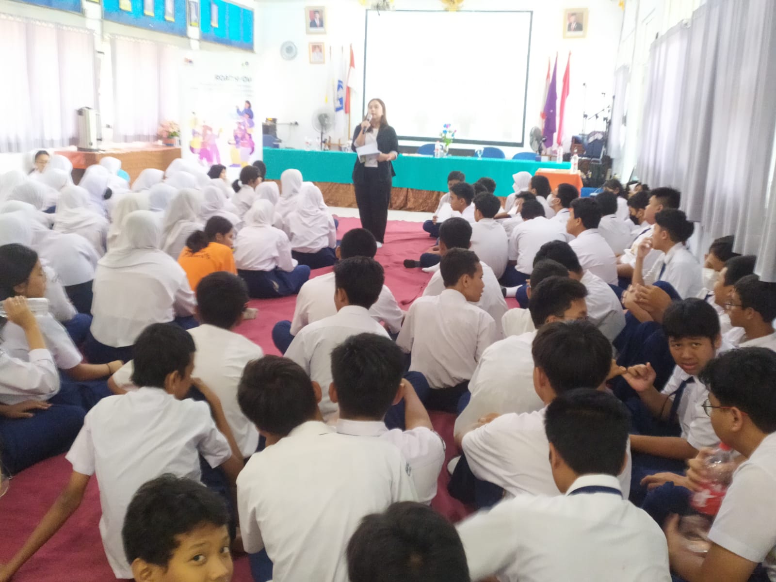 Roadshow Workshop Membaca Ke SMP Negeri 255 - JAKLITERA